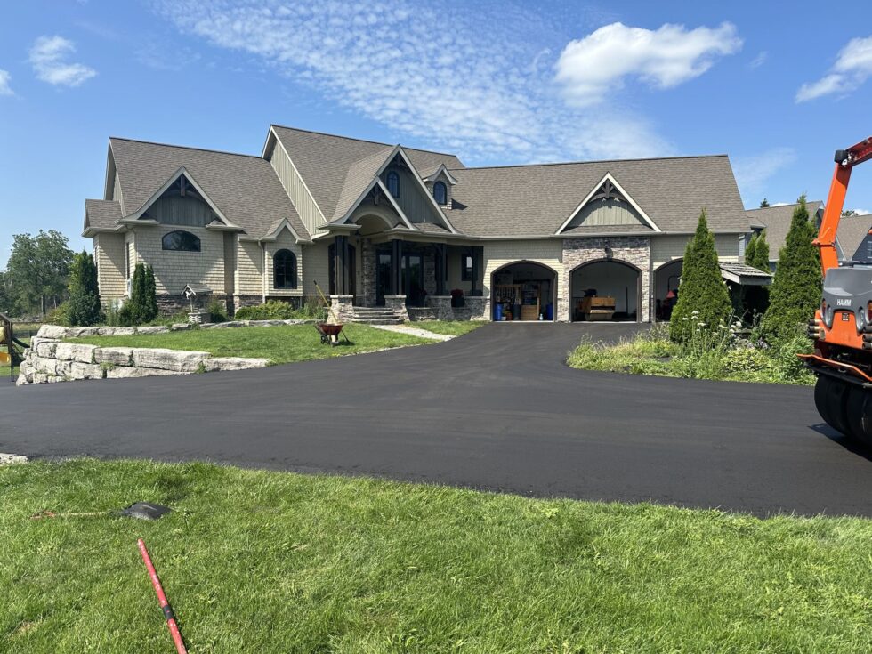 How to Choose the Best Asphalt for Your Driveway
